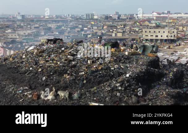 Ghana, Accra, 10,18,24 AGBOGBLOSHIE people live in slum largest ...
