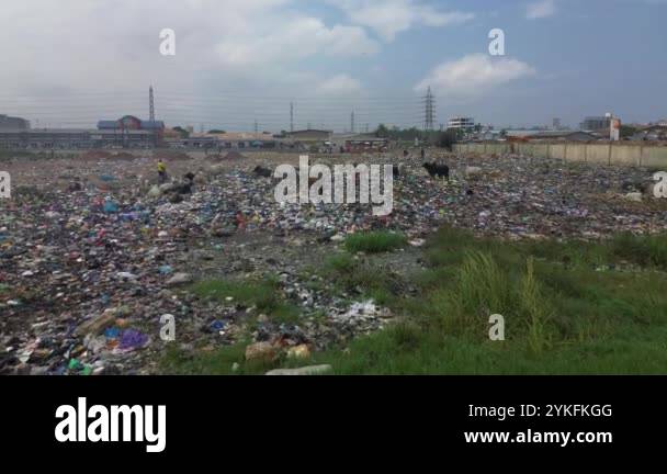 Ghana, Accra, 10,18,24 AGBOGBLOSHIE people live in slum largest ...