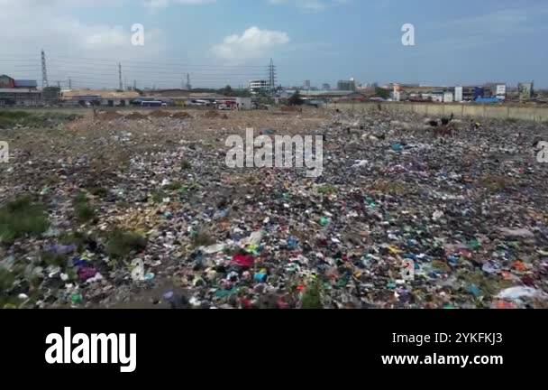 Ghana, Accra, 10,18,24 AGBOGBLOSHIE people live in slum largest ...
