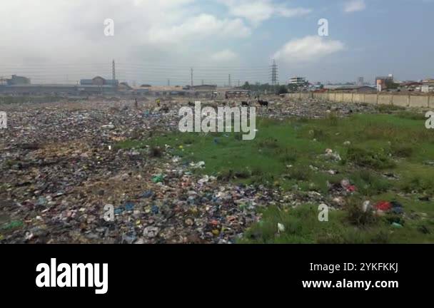 Ghana, Accra, 10,18,24 AGBOGBLOSHIE people live in slum largest ...