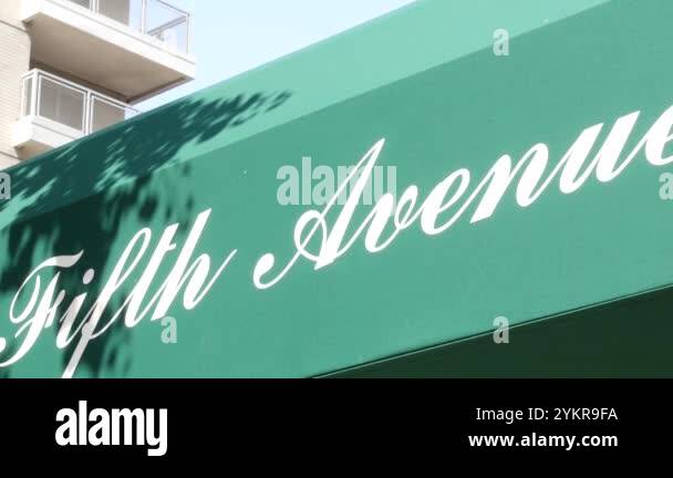 Fifth avenue, 5 ave sign, Manhattan midtown architecture, New York City ...