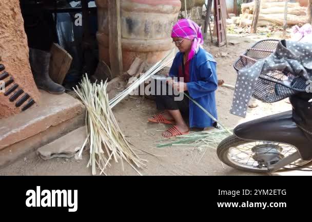 Straw plaiting Stock Videos & Footage - HD and 4K Video Clips - Alamy