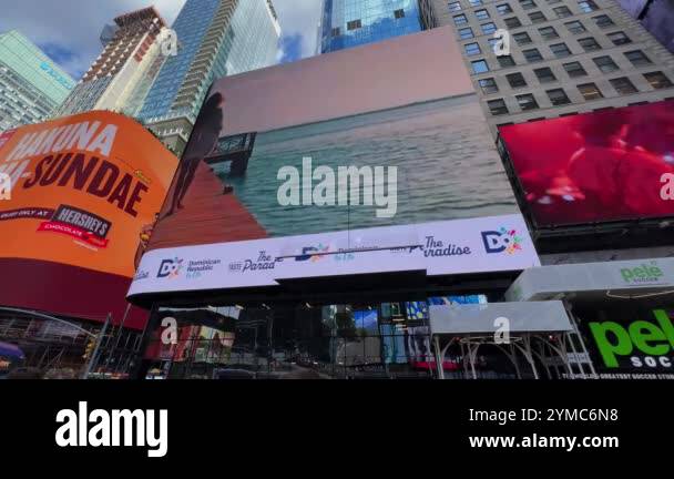 NEW YORK, USA - AUGUST 15, 2024: A vibrant and bustling view of Times ...