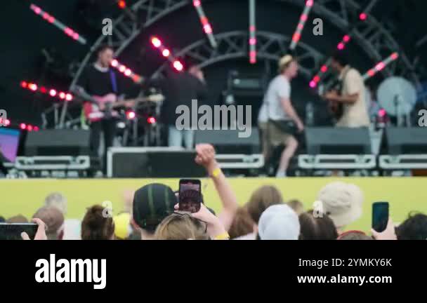 Blur vocalist Stock Videos & Footage - HD and 4K Video Clips - Alamy