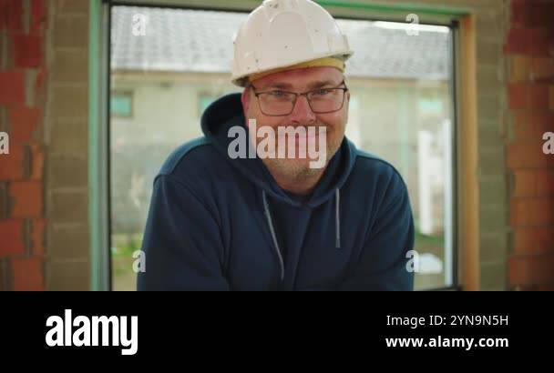 Close-up of construction worker with friendly smile, wearing safety ...