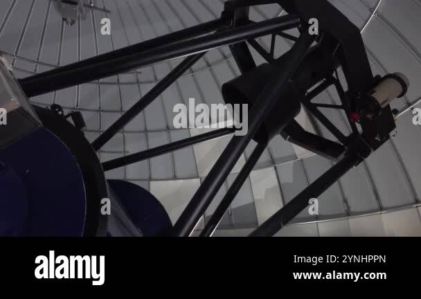 Giant telescope Stock Videos & Footage - HD and 4K Video Clips - Alamy
