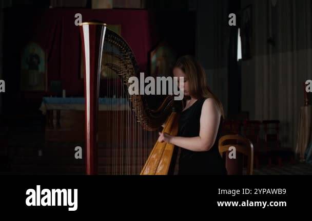 Loose strings Stock Videos & Footage - HD and 4K Video Clips - Alamy
