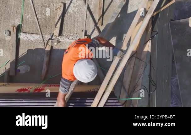 Watch the construction workers preparing and building load-bearing ...