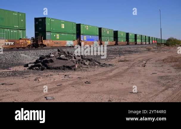 Union Pacific Railroad EMD SD70AC-T4 headed westbound in Eloy AZ Stock Video Footage - Alamy