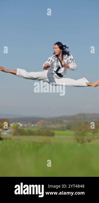 Split kick Stock Videos & Footage - HD and 4K Video Clips - Alamy