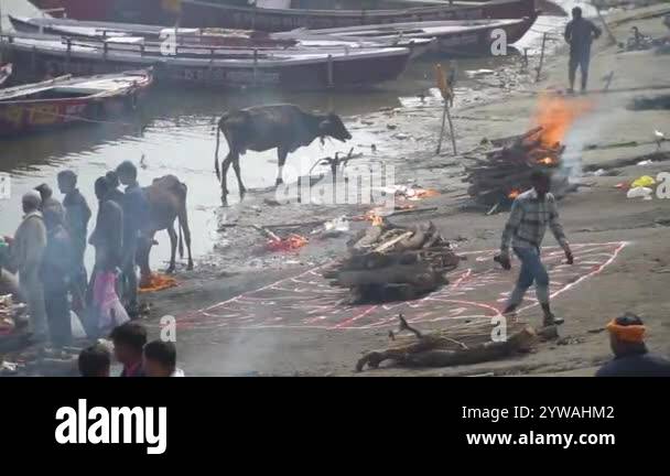 Prepared funeral cremation pyre at stairs of Manikarnika Ghat. Varanasi ...