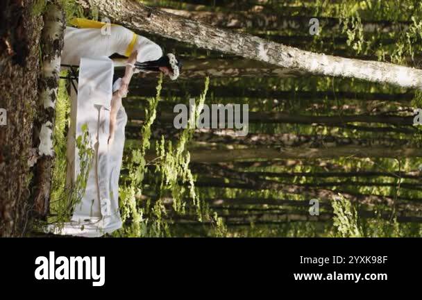 Therapist female doctor in floral wreath making woman relaxing spa face ...