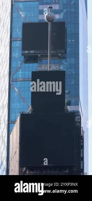 Footage of the New Years Eve Ball Dropping at One Times Square on the ...