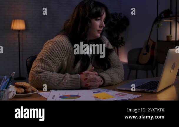 Freelance distant work from home. Young business woman freelancer at ...