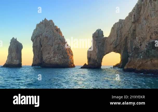 Los Cabos, B.C.S., Mexico. Dec 1, 2024. Front view of the arch of Cabo ...