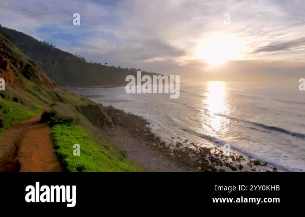 Bluff Cove in Palos Verdes Estates features rugged cliffs, calm waves ...
