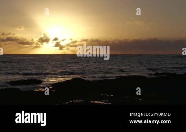 Beautiful sunset almost disappearing in the horizon, Hawaii tropical ...