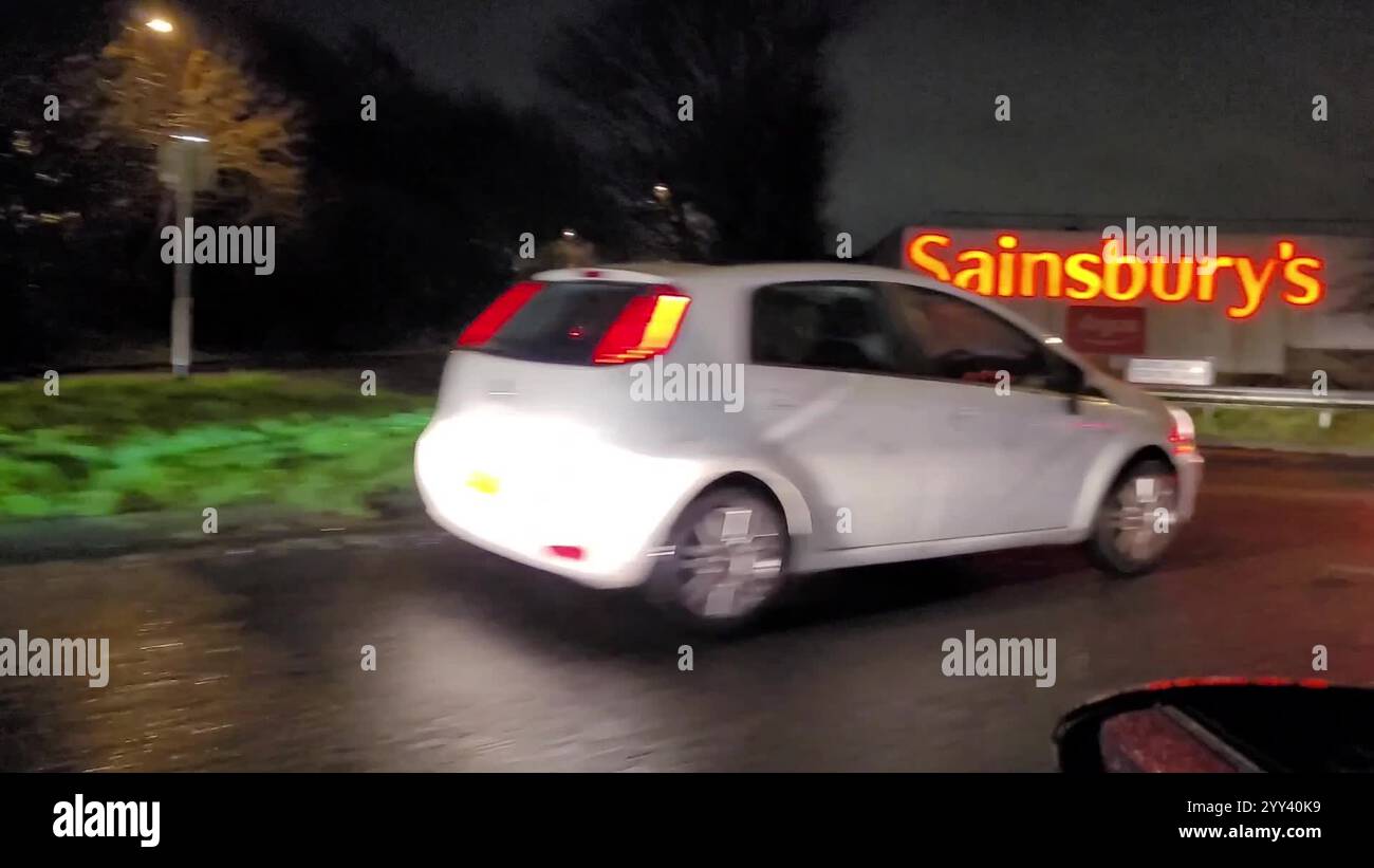 Long queues for bottled water as thousands of homes across Hampshire ...