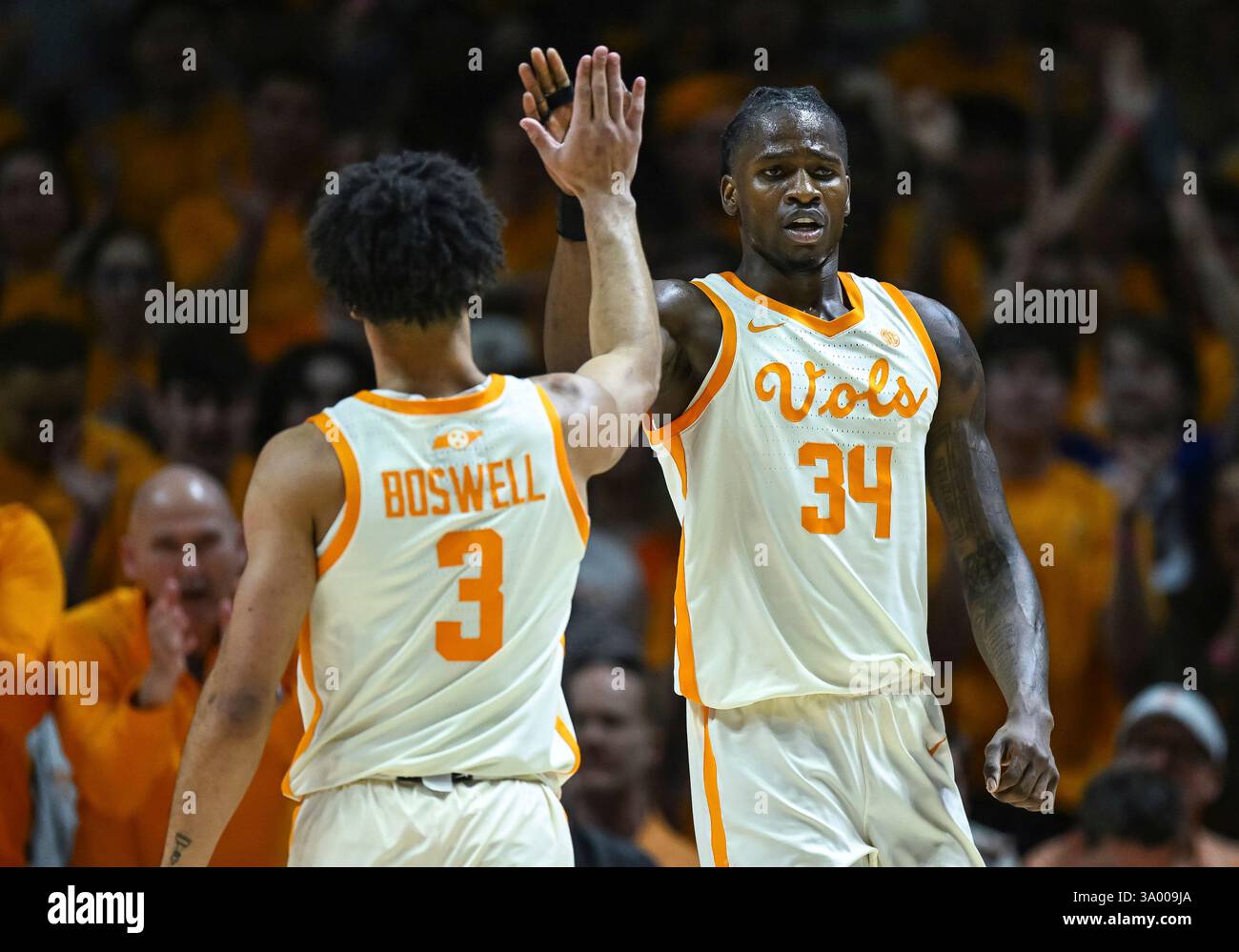 KNOXVILLE, TN - MARCH 01: Tennessee Volunteers forward Felix Okpara (34 ...