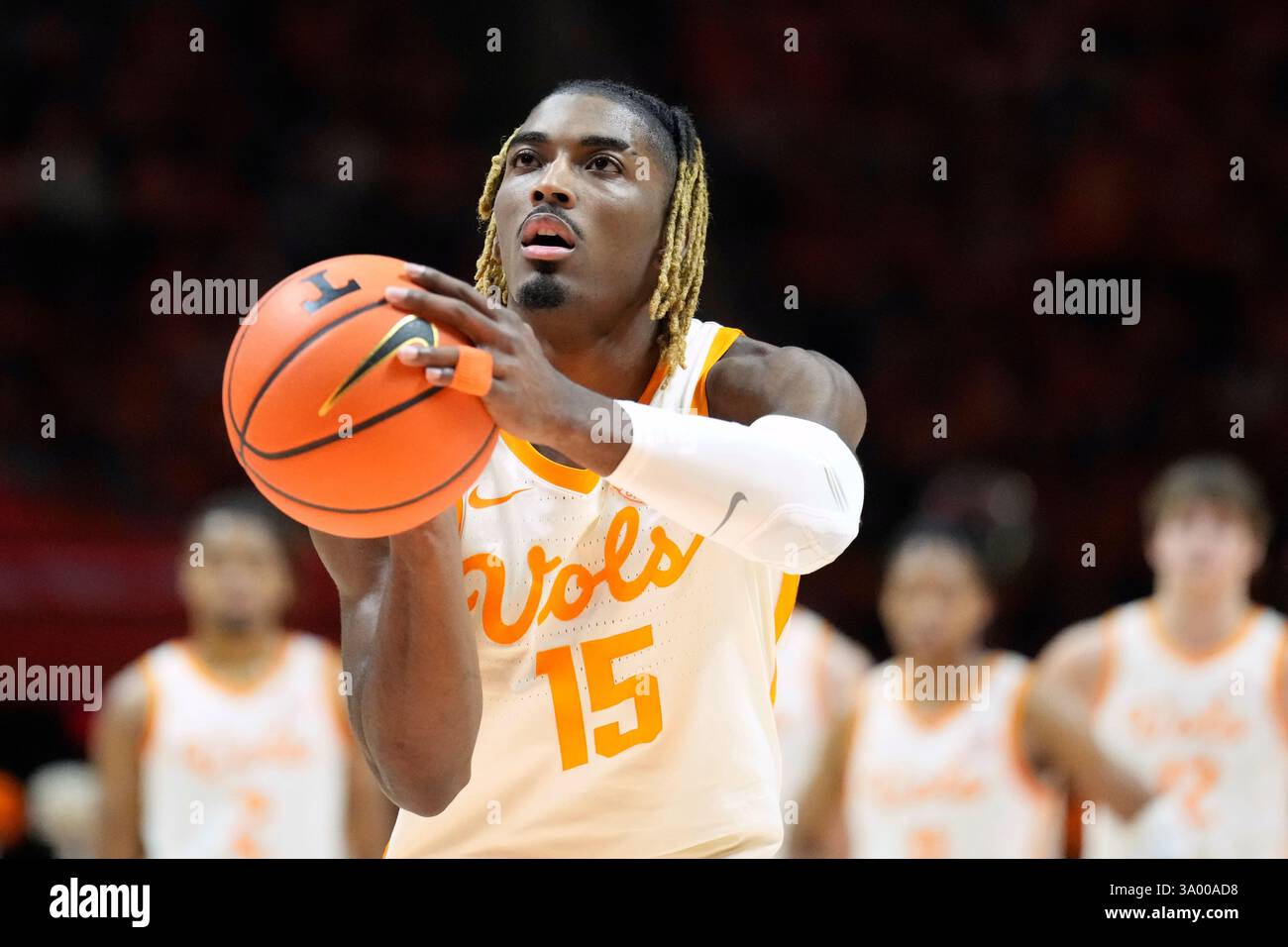 Tennessee guard Jahmai Mashack (15) plays against Alabama in the first ...