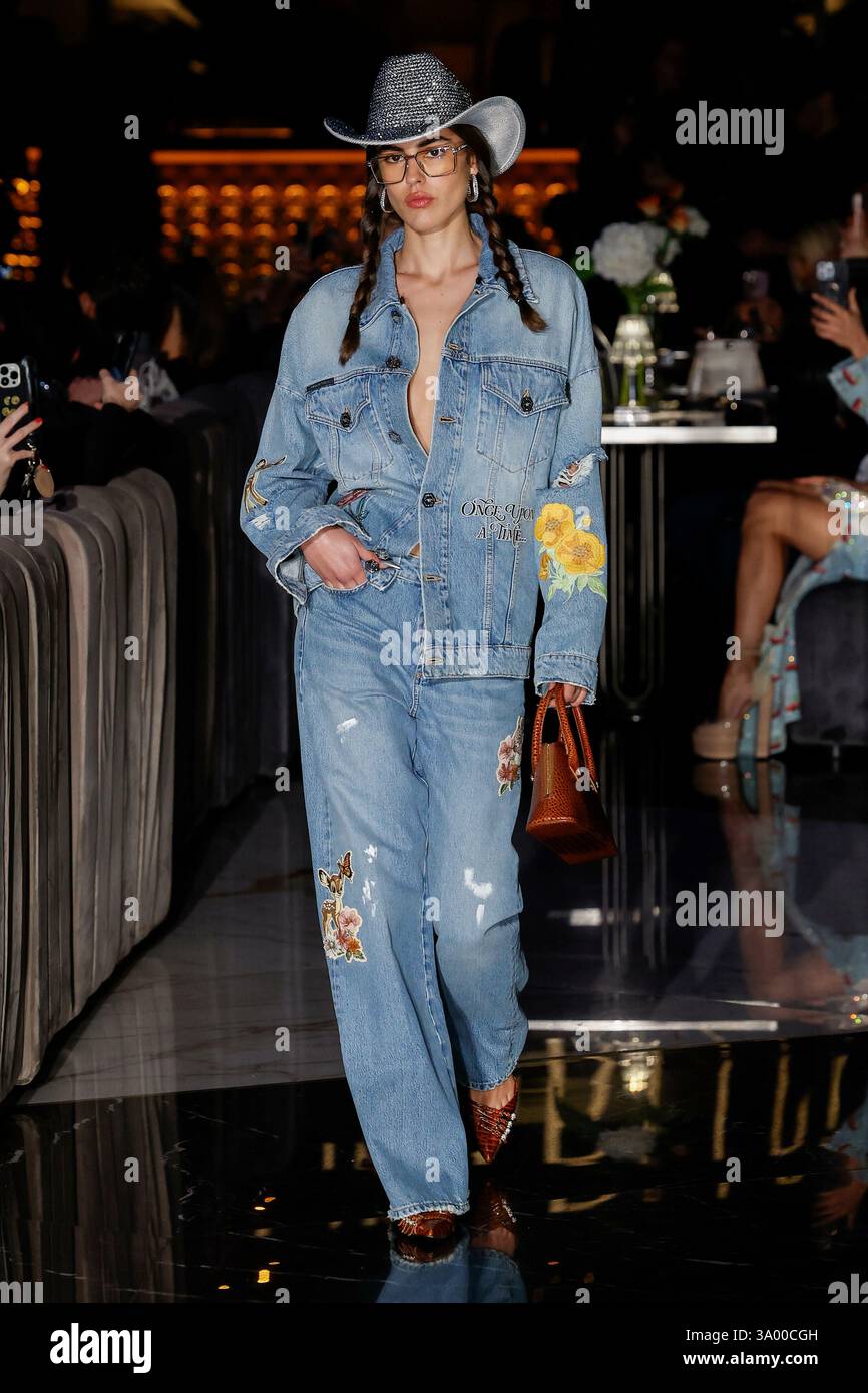 Milan, Italien. 01st Mar, 2025. PHILIPP PLEIN Autumn-Winter 2025 runway ...