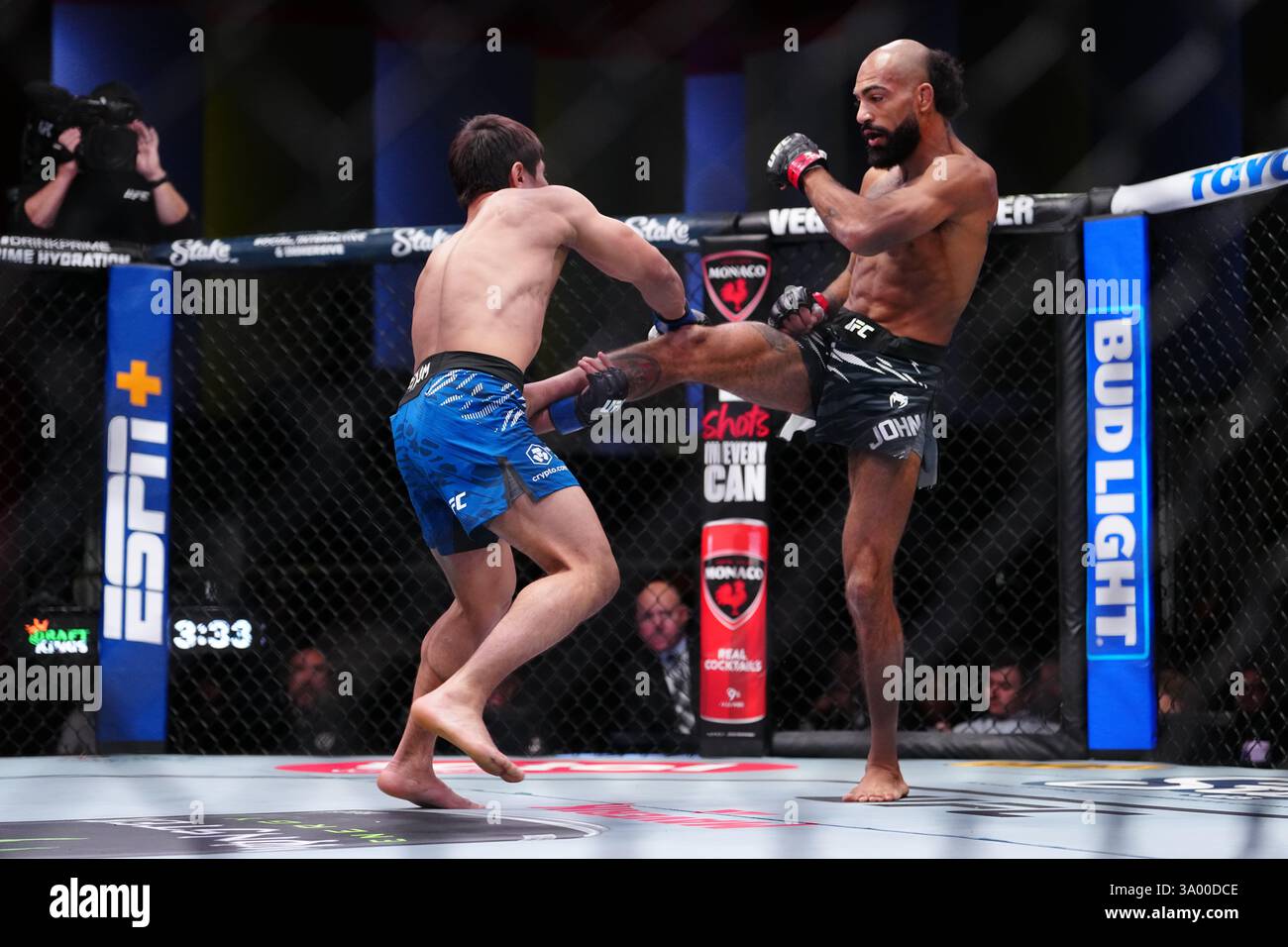 LAS VEGAS, NV - MARCH 1: Charles Johnson and Ramazan Temirov meet in ...