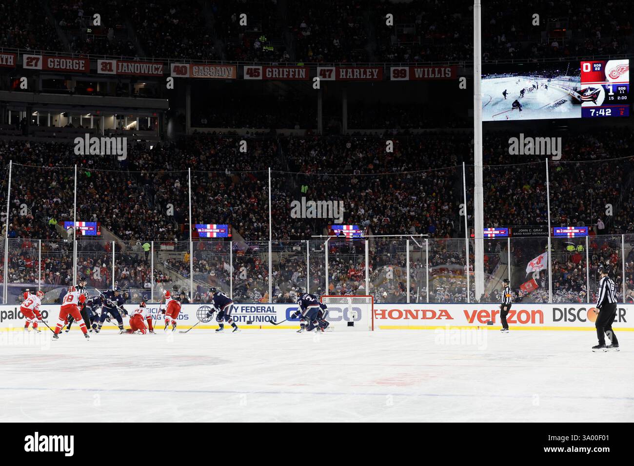 The Detroit Red Wings and the Columbus Blue Jackets play during the ...