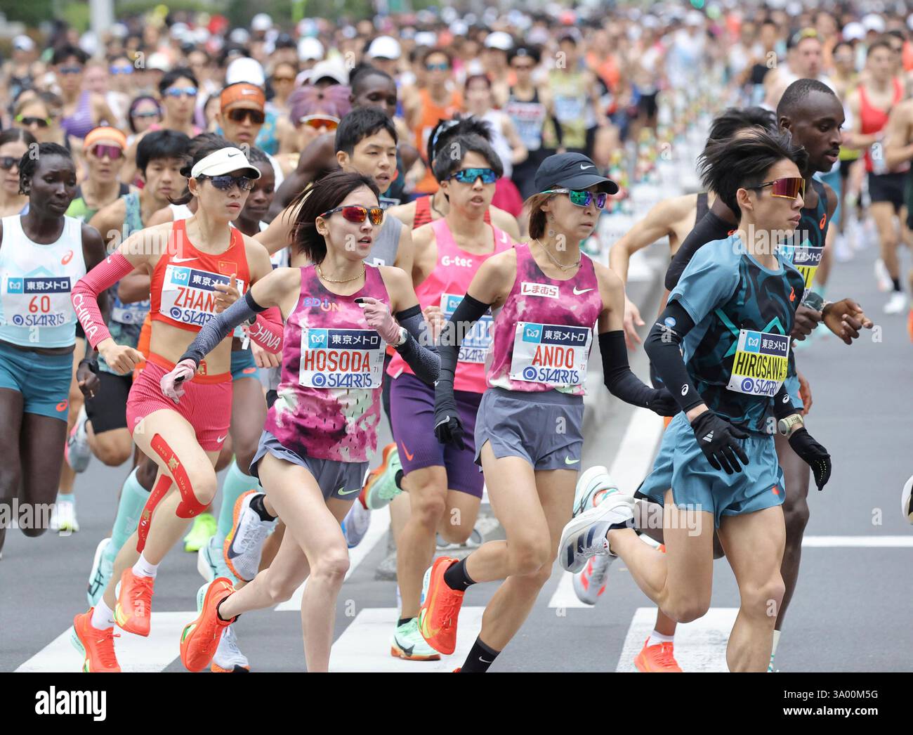 Runners starts at the same time in Shinjuku Ward, Tokyo on March 2 ...