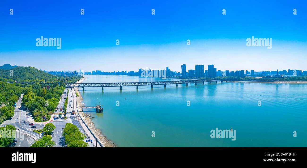 Qiantang River Bridge, Hangzhou, Zhejiang, China Stock Photo - Alamy