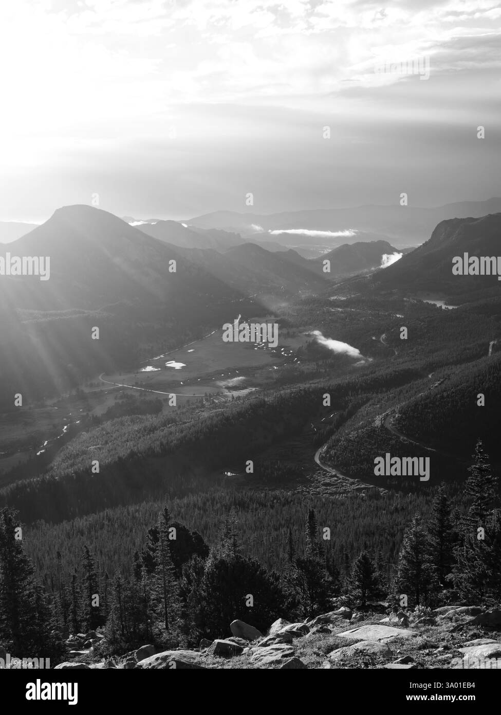 View of the Rocky Mountain Range from Rainbow Curve on Trail Ridge Road ...