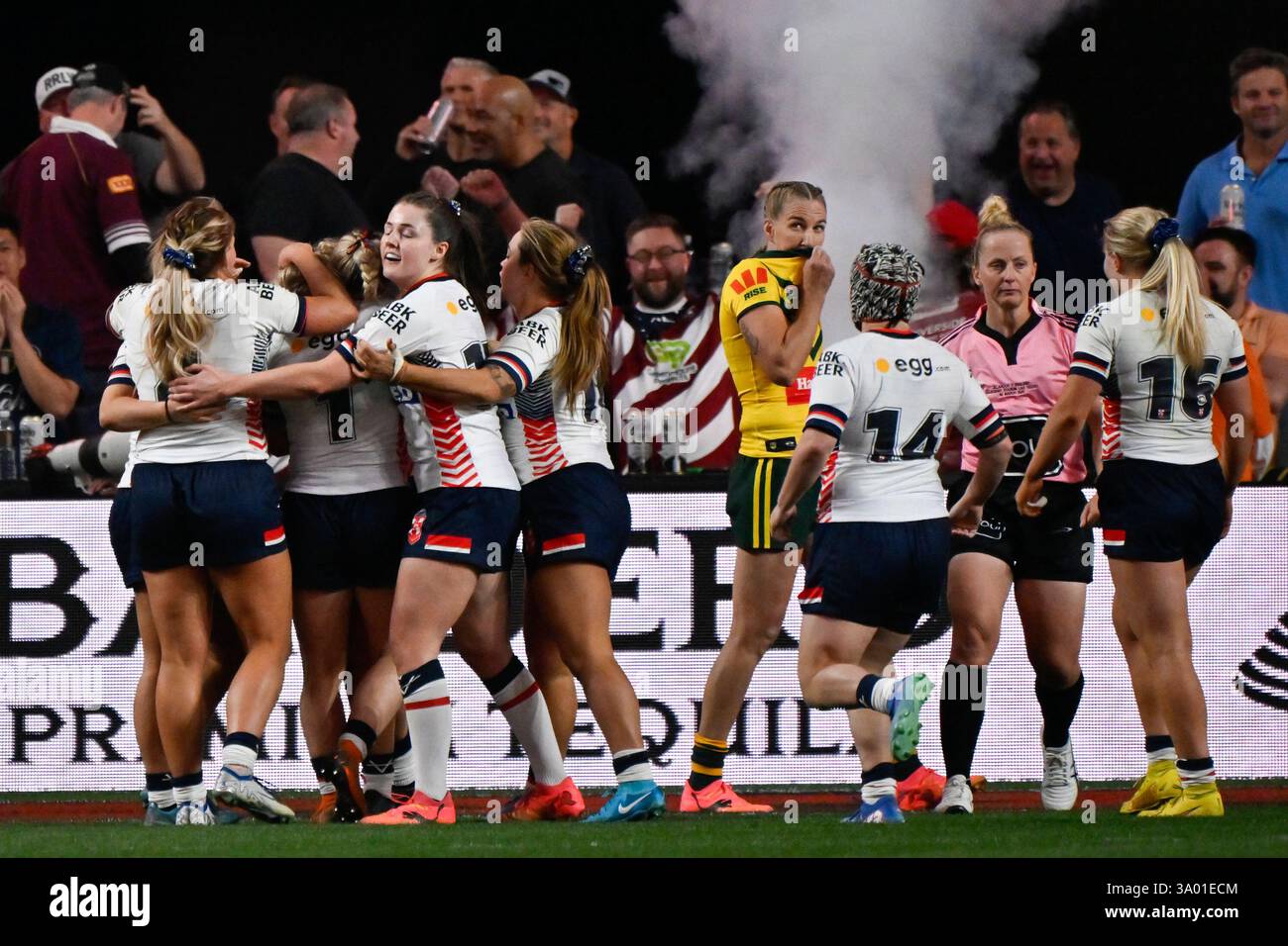 England players congratulate Georgia Roche after she scored a try ...