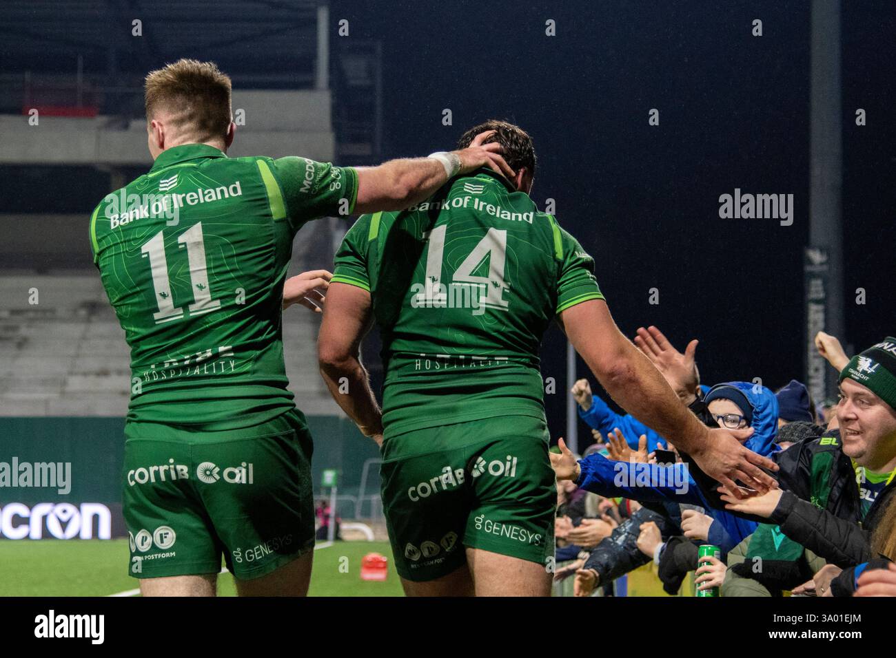 Shayne Bolton of Connacht celebrste scorinh with / during the United ...