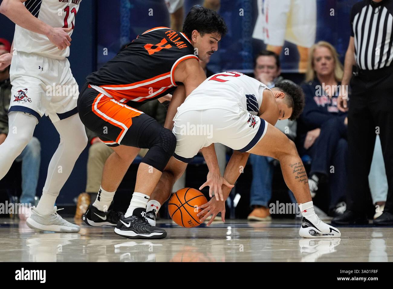 Oregon State forward Parsa Fallah (11) and Saint Mary's guard Jordan ...