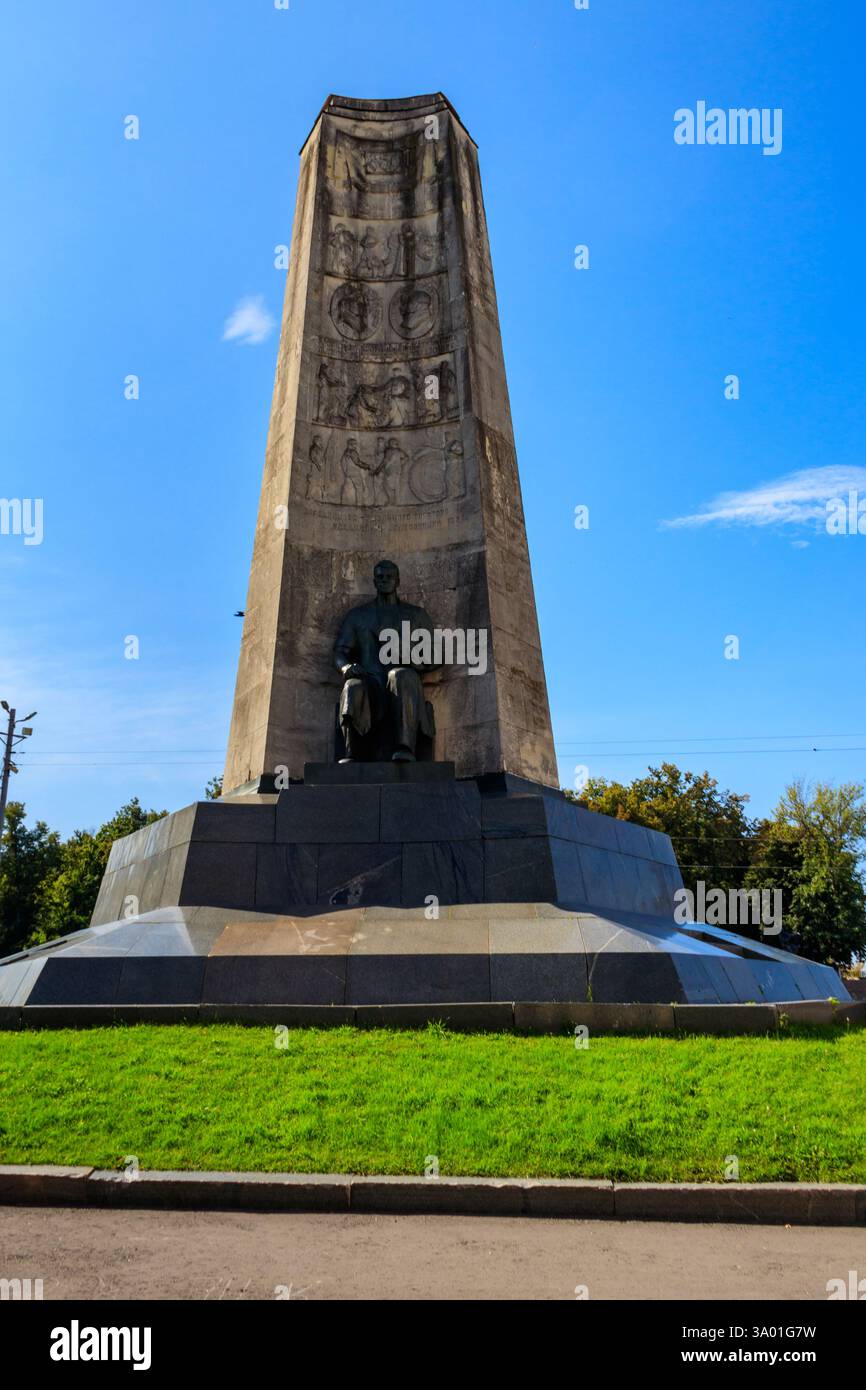Monument to the 850th anniversary of Vladimir city on Cathedral Square ...