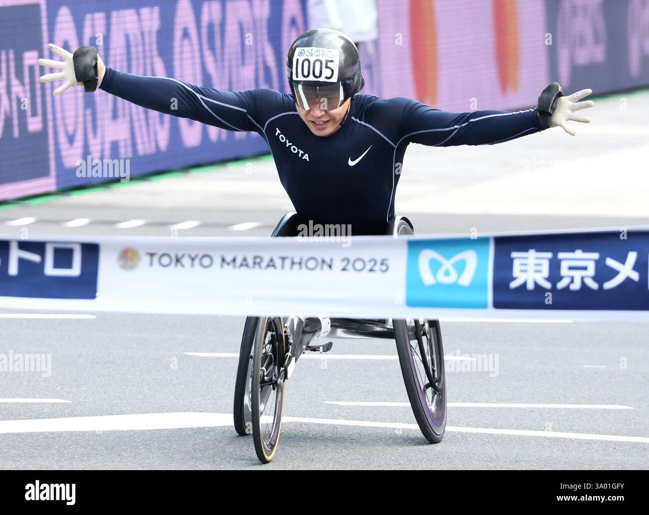 Tokyo, Japan. 2nd Mar, 2025. Tomoki Suzuki of Japan crosses the finish line of the Tokyo ...
