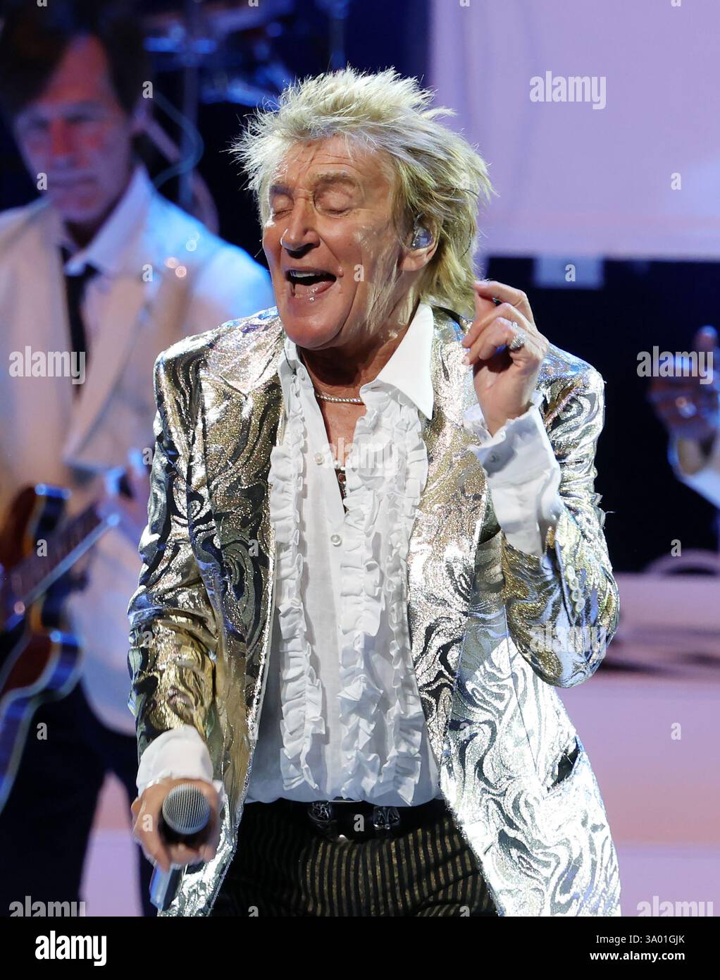 HOLLYWOOD,FL-MARCH 1: Rod Stewart performs at Hard Rock Live at ...