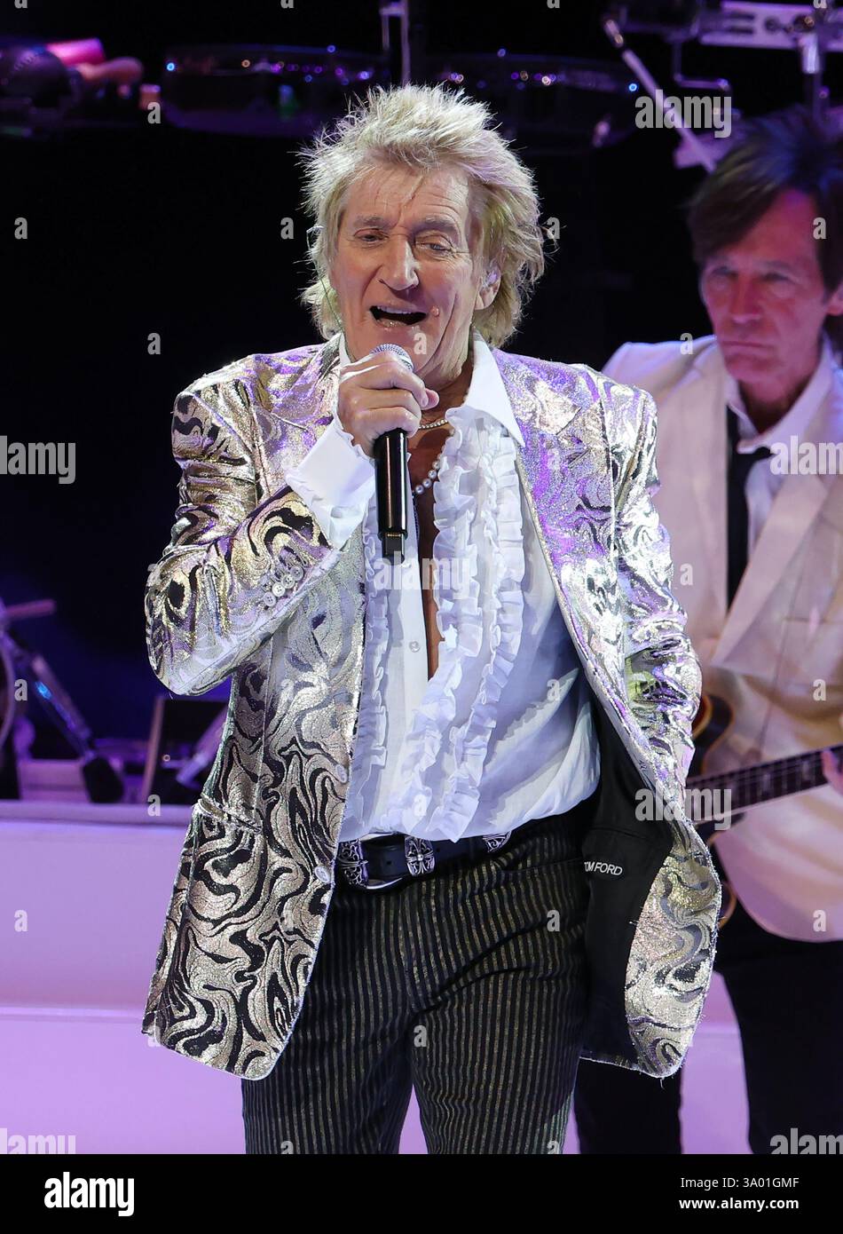 HOLLYWOOD,FL-MARCH 1: Rod Stewart performs at Hard Rock Live at ...