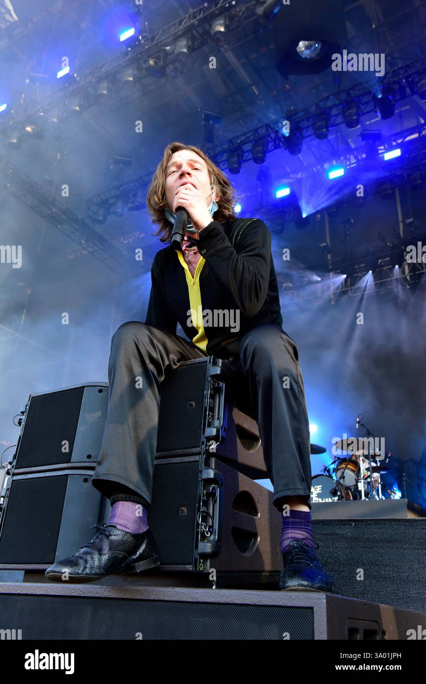 Matt Shultz of Cage the Elephant on stage Stock Photo - Alamy