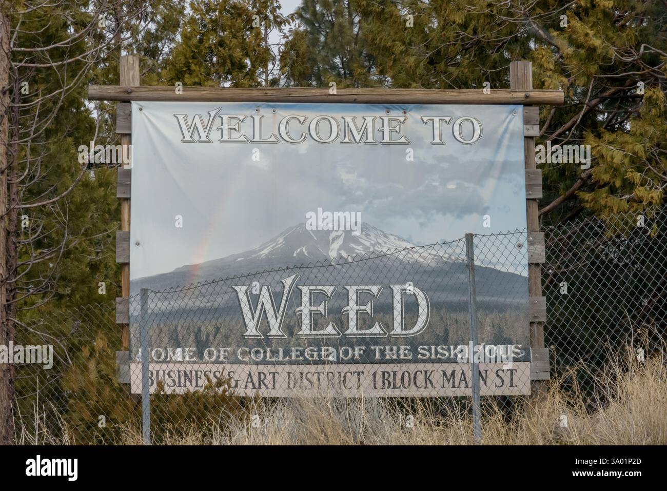 Attractions in the small town of Weed, California Stock Photo - Alamy