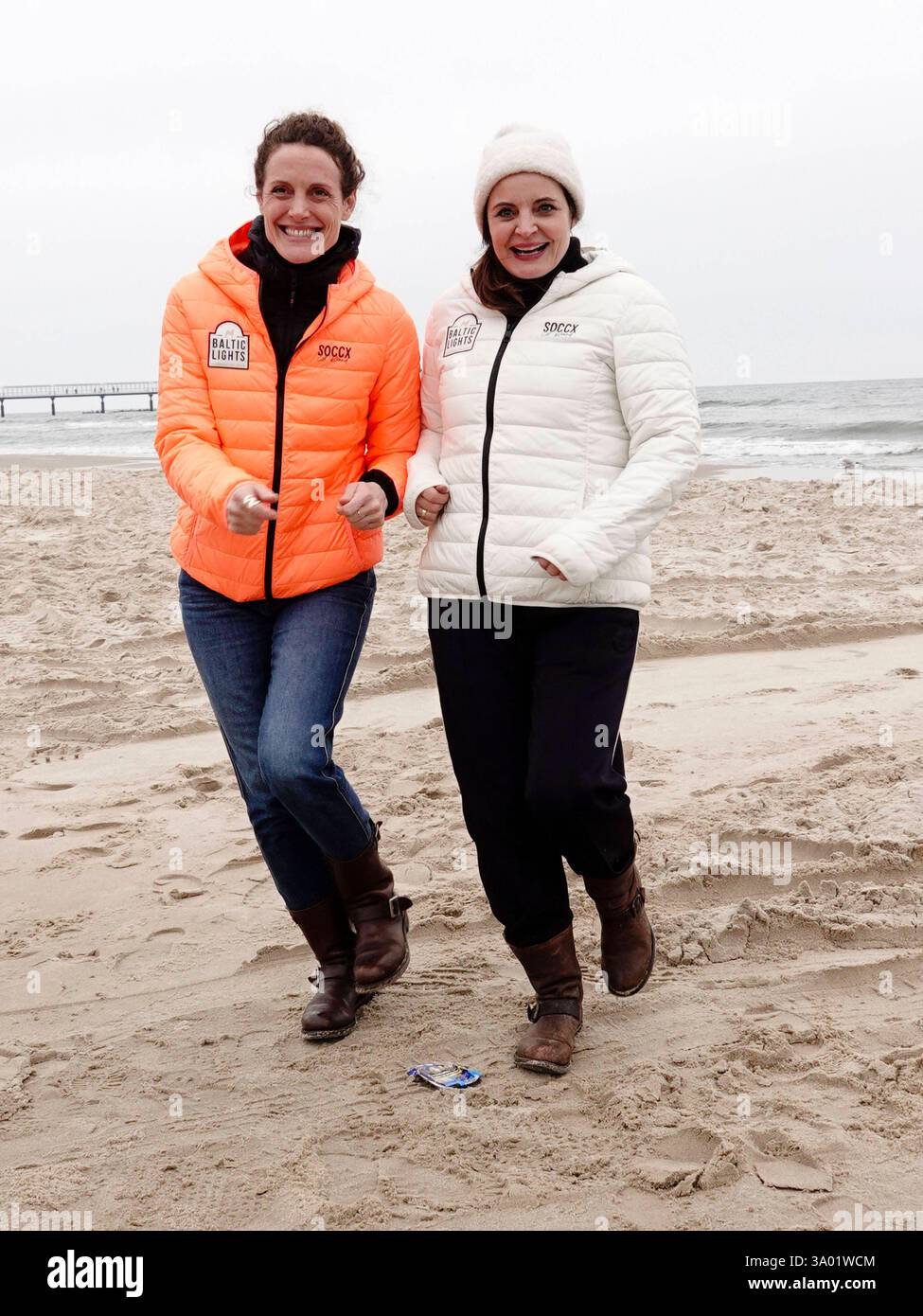 Barbara Lanz, Schwester Elisabeth Lanz Schauspielerin zu gast am Strand ...