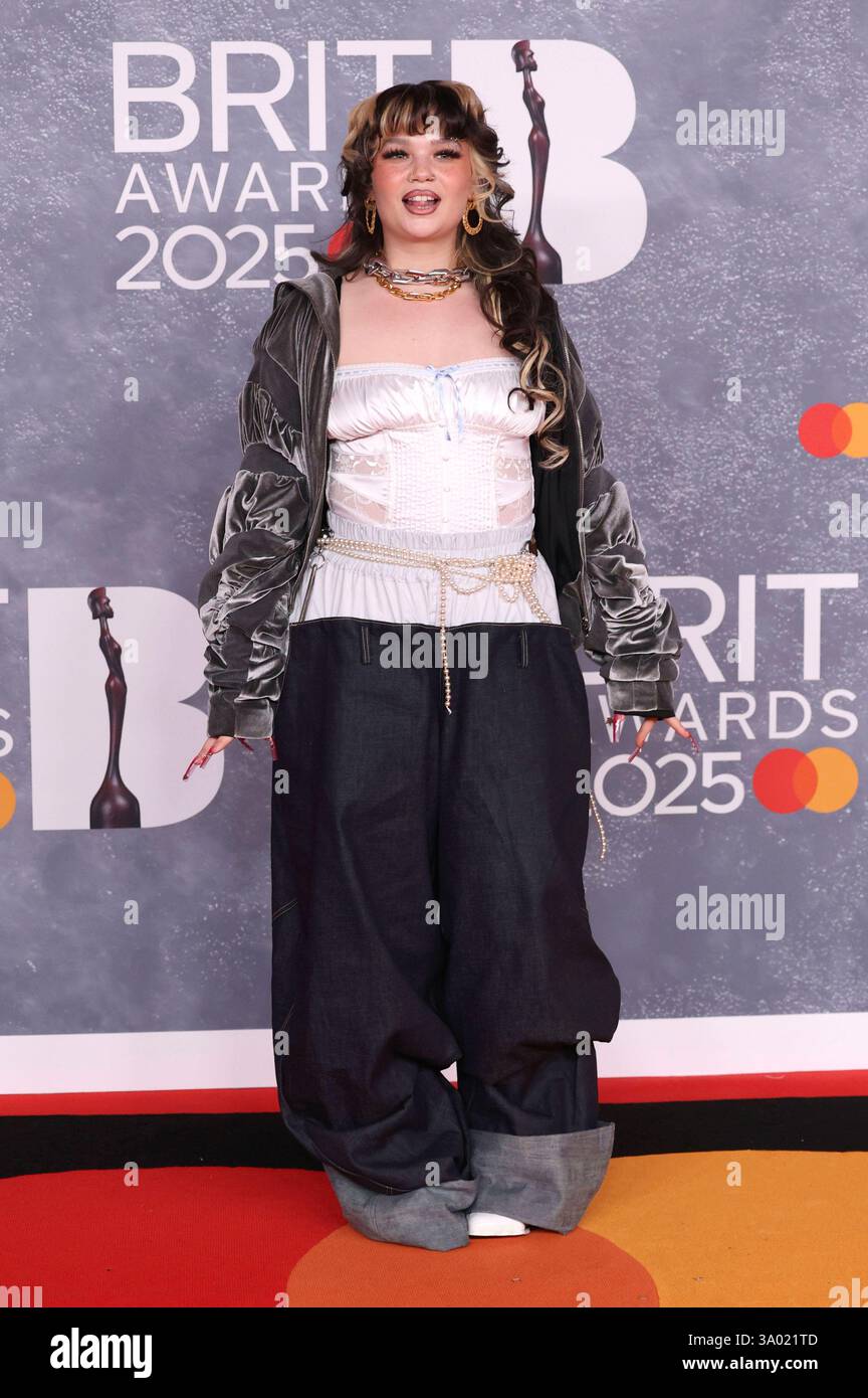 Lola Young bei der Verleihung der 45. BRIT Awards 2025 in der O2 Arena ...