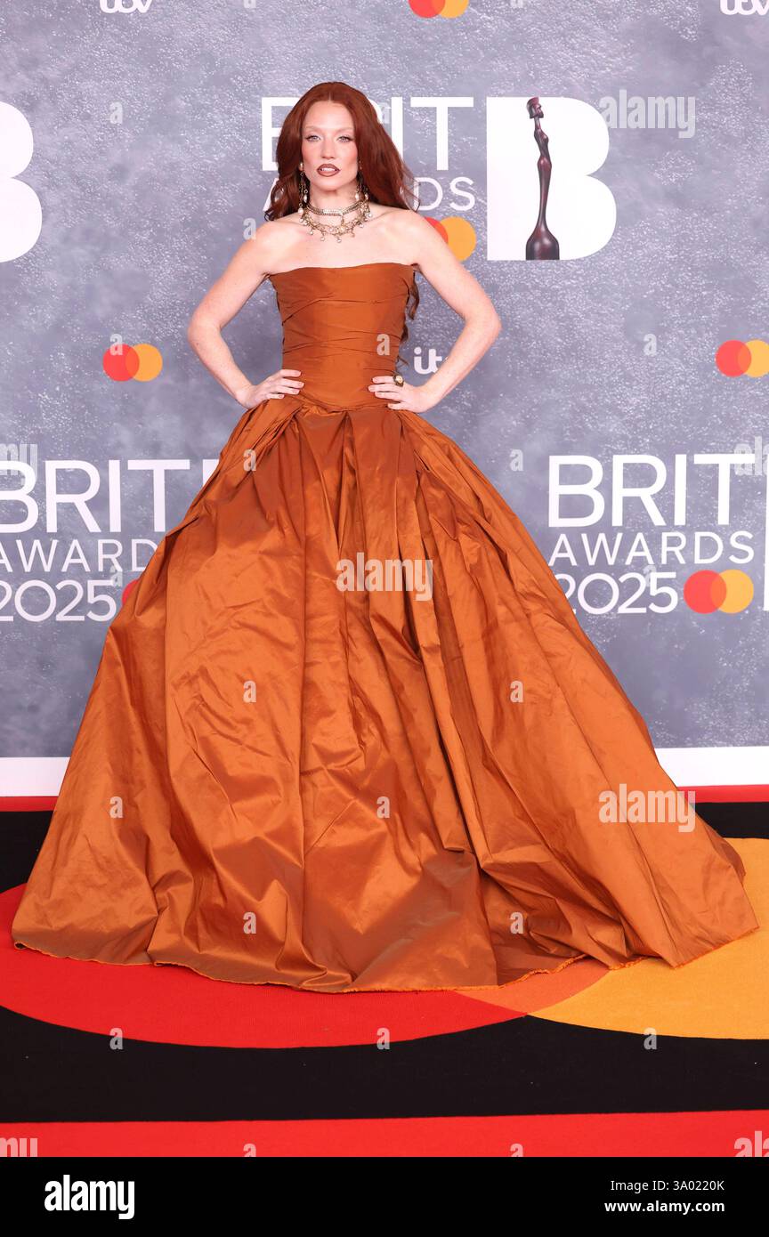 Jess Glyne bei der Verleihung der 45. BRIT Awards 2025 in der O2 Arena ...