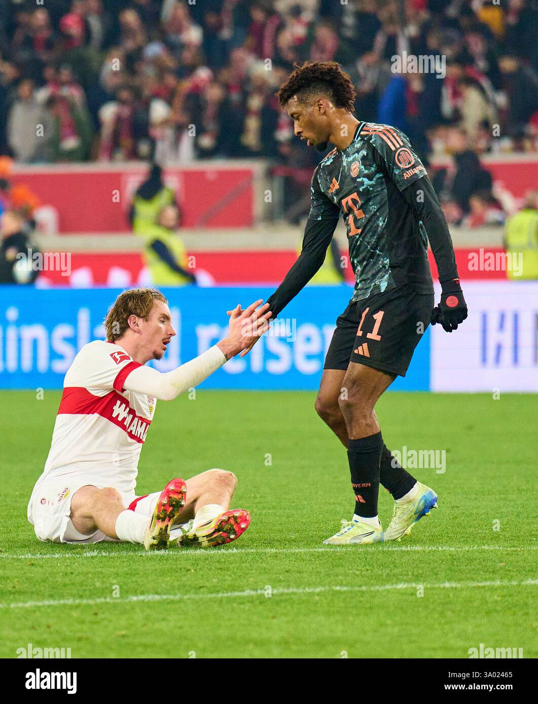 Kingsley Coman, FCB 11 helps sad Nick Woltemade, VFB 11 after the match ...