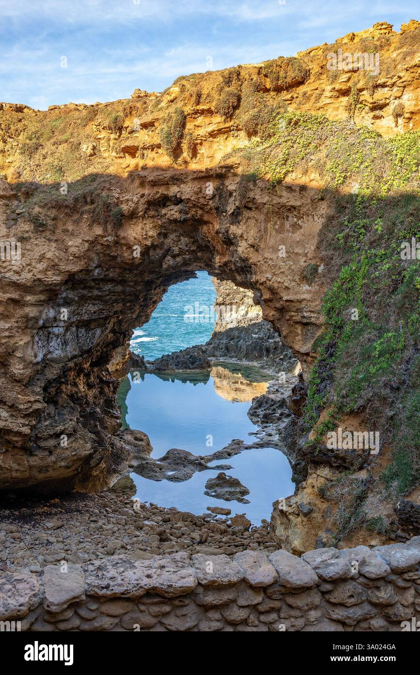 The Grotto, Great Ocean Road, near Peterborough, Victoria, Australia ...