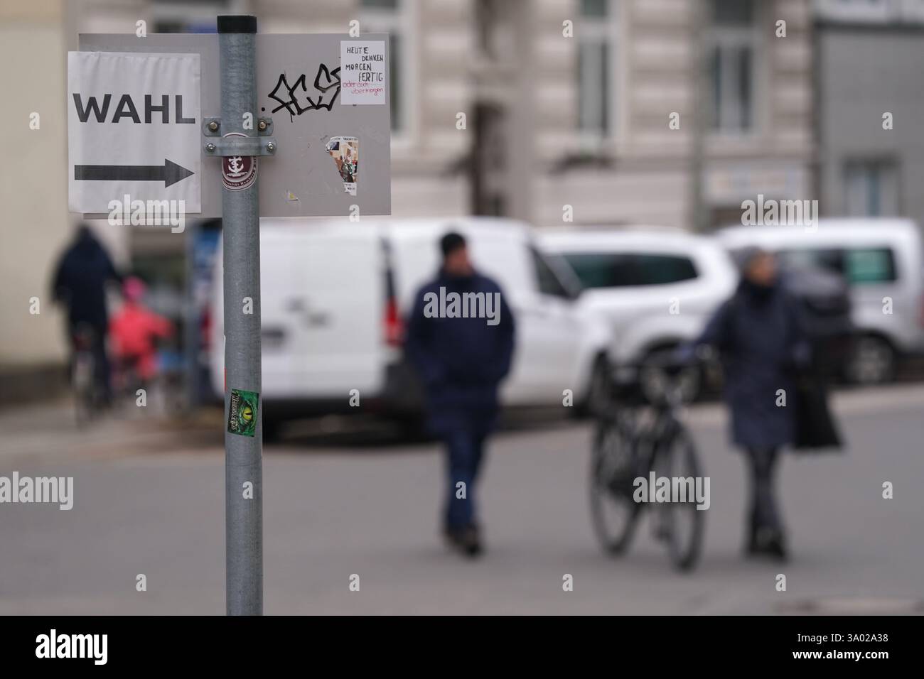 Hamburg, Germany. 02nd Mar, 2025. Voters go to the polling station at ...