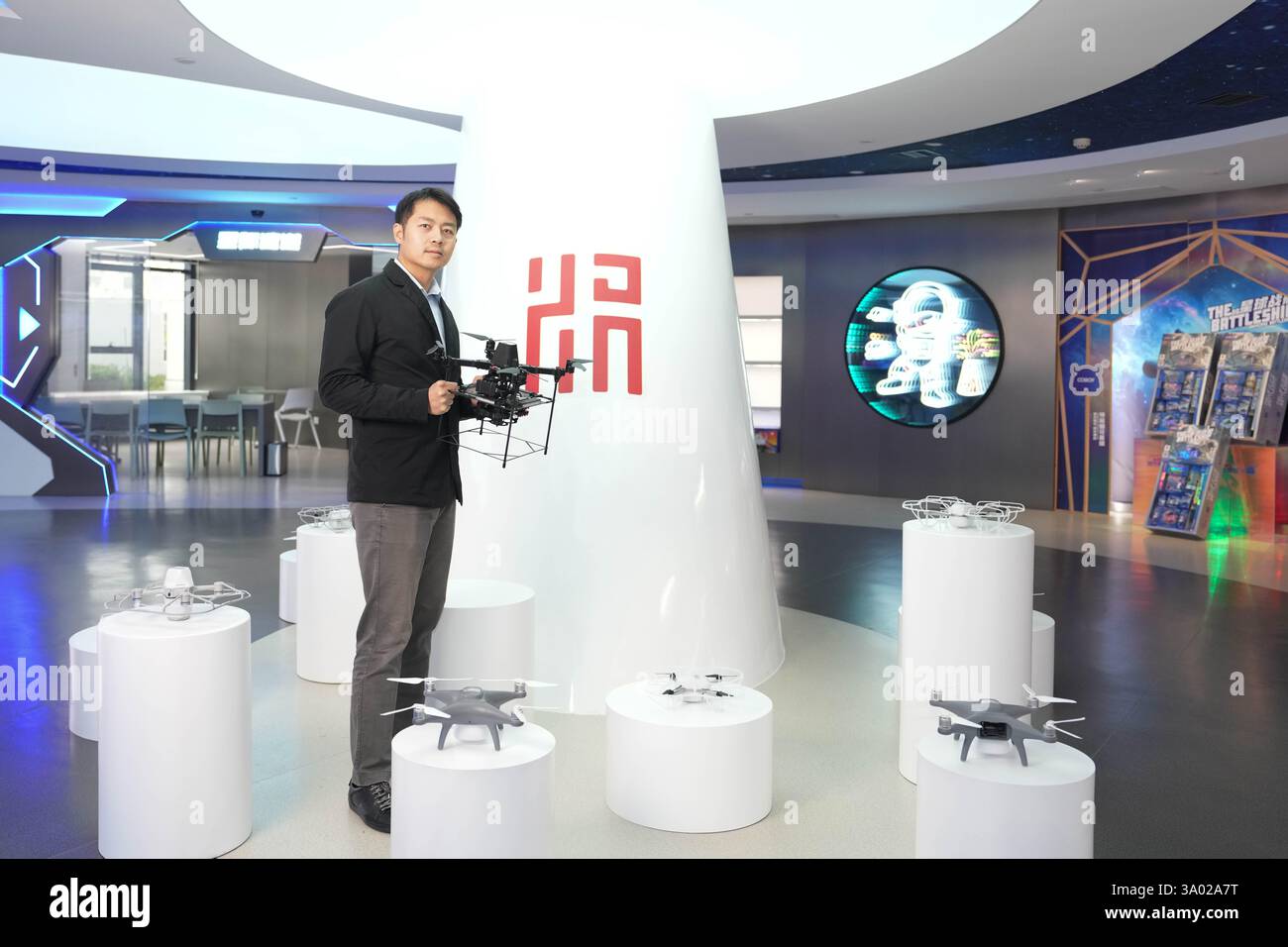 (250302) -- CHANGSHA, March 2, 2025 (Xinhua) -- Li Shijie displays a drone developed by Hunan ...