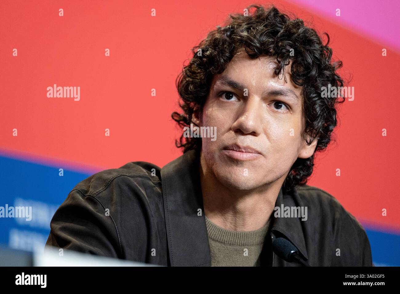 Schauspieler Isaac Hernández während der Pressekonferenz zum Film ...