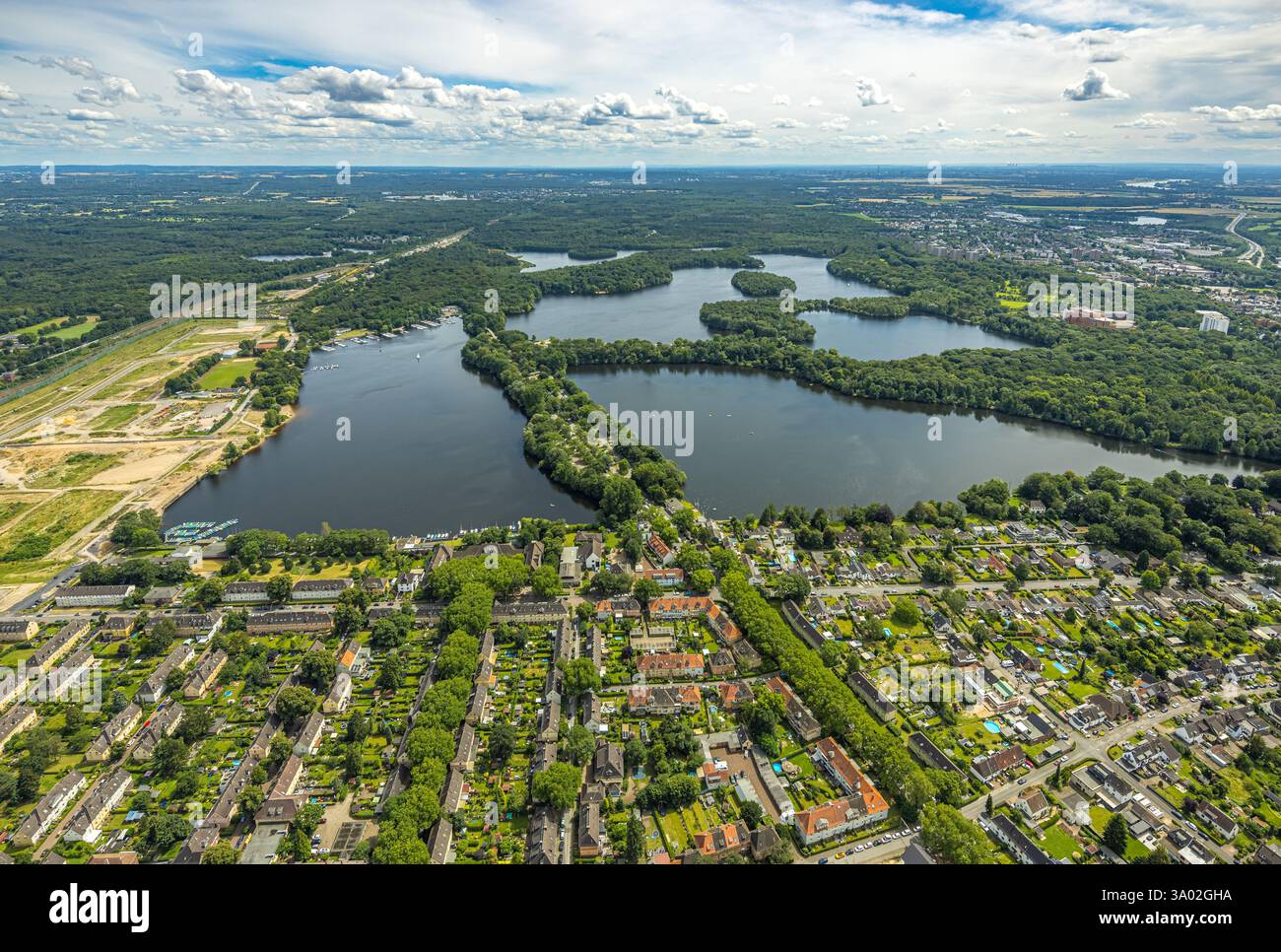 Aerial view, Duisburg-Süd, Alt-Wedau and Sechs-Seen-Platte with forest ...