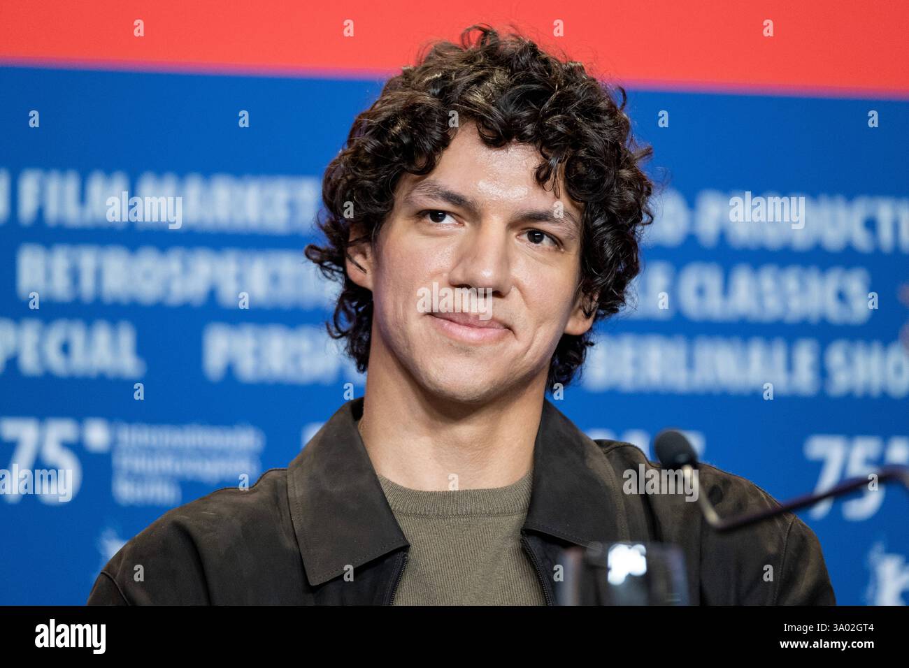 Schauspieler Isaac Hernández während der Pressekonferenz zum Film ...