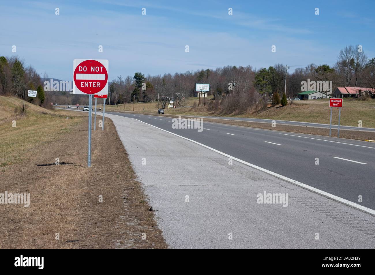 Divided rural highway with Do Not Enter sign Stock Photo - Alamy